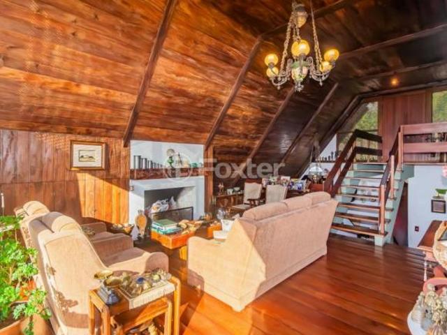 Casa, 3 dormitórios, 235 m², em Teresópolis