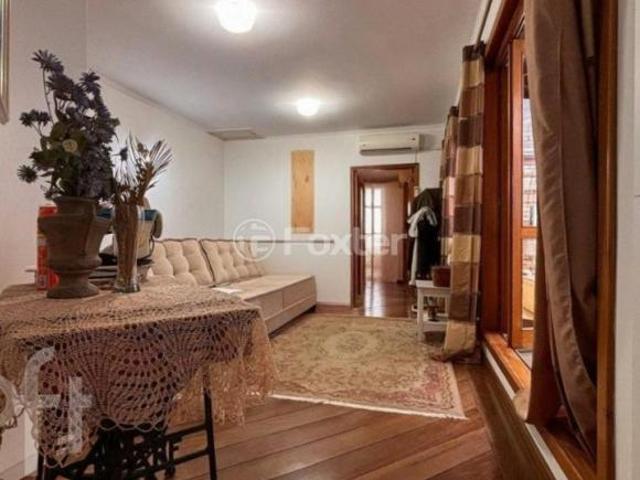 Casa, 3 dormitórios, 236 m², em Menino Deus