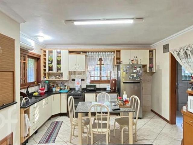 Casa, 3 dormitórios, 230 m², em Belém Velho