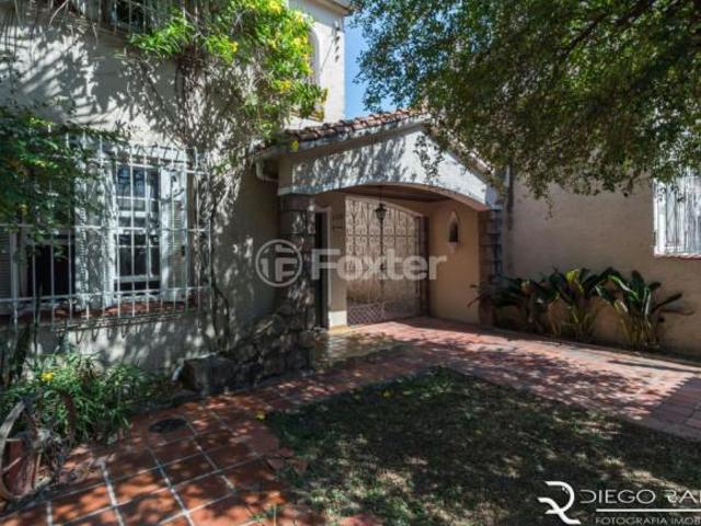 Casa, 3 dormitórios, 230 m², em Menino Deus