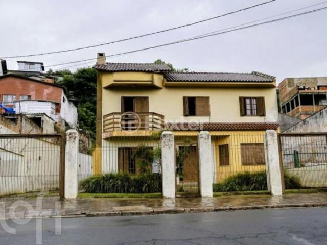 Casa, 3 dormitórios, 230 m², em Teresópolis