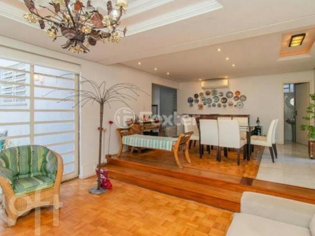 Casa, 3 dormitórios, 233.75 m², em Três Figueiras