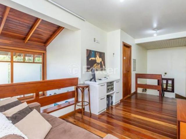 Casa, 3 dormitórios, 246 m², em Teresópolis