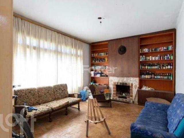 Casa, 3 dormitórios, 247 m², em Menino Deus