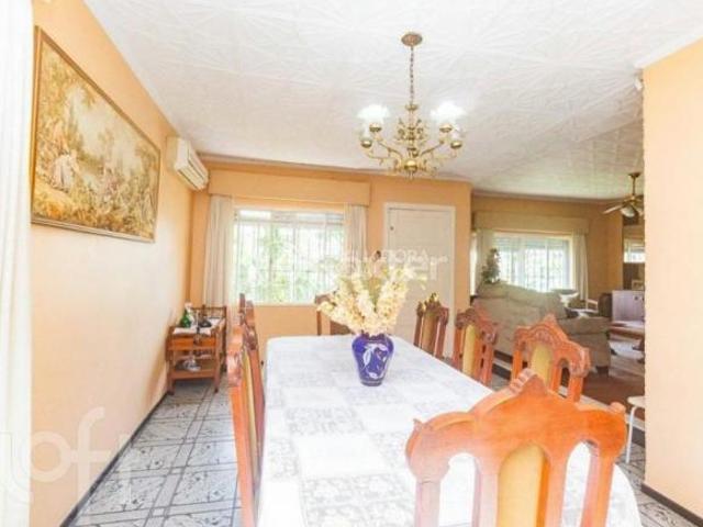 Casa, 3 dormitórios, 249 m², em Rio Branco