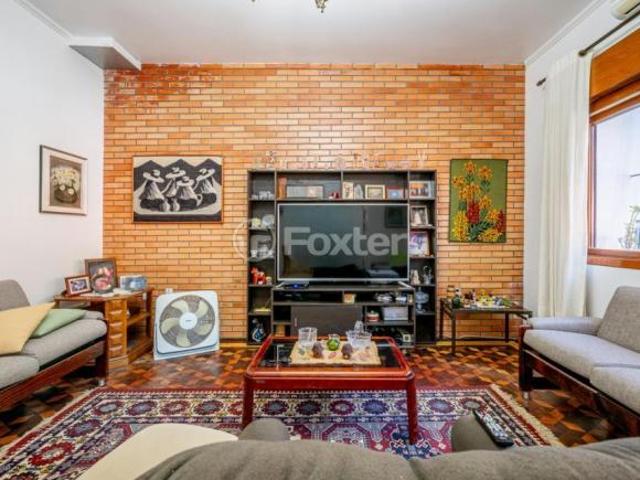 Casa, 3 dormitórios, 240 m², em Menino Deus