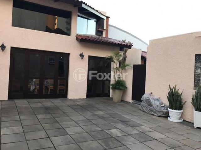 Casa, 3 dormitórios, 240 m², em Partenon