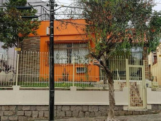 Casa, 3 dormitórios, 240 m², em Petrópolis