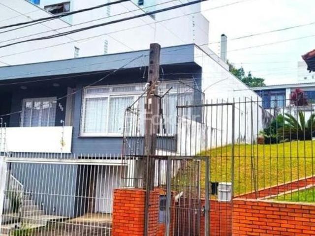 Casa, 3 dormitórios, 242 m², em Petrópolis
