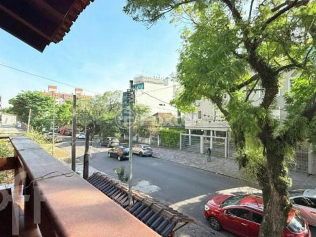 Casa, 3 dormitórios, 243.5 m², em Menino Deus