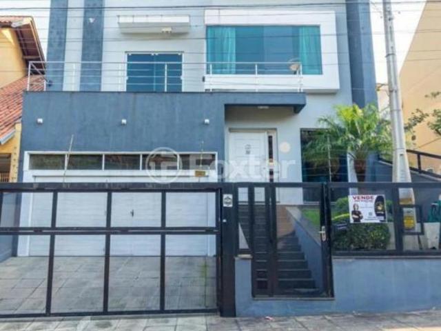 Casa, 3 dormitórios, 255 m², em Parque da Matriz