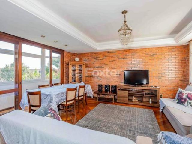 Casa, 3 dormitórios, 256.87 m², em Teresópolis