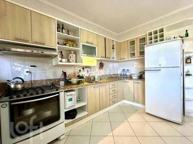 Casa, 3 dormitórios, 257 m², em Morro Santana