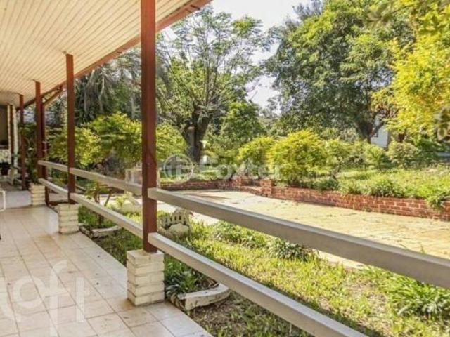 Casa, 3 dormitórios, 250 m², em Lomba do Pinheiro