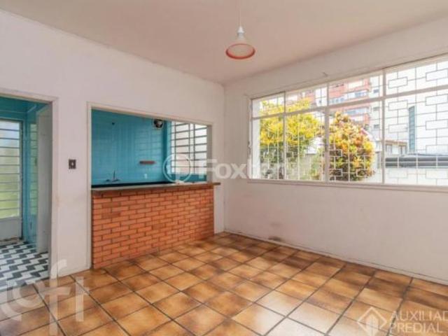 Casa, 3 dormitórios, 250 m², em Menino Deus