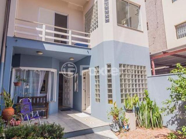 Casa, 3 dormitórios, 250 m², em Petrópolis