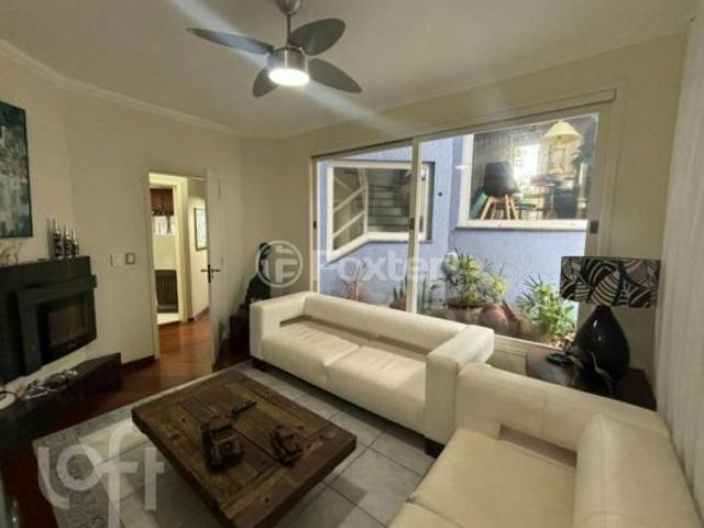 Casa, 3 dormitórios, 252.1 m², em Feitoria