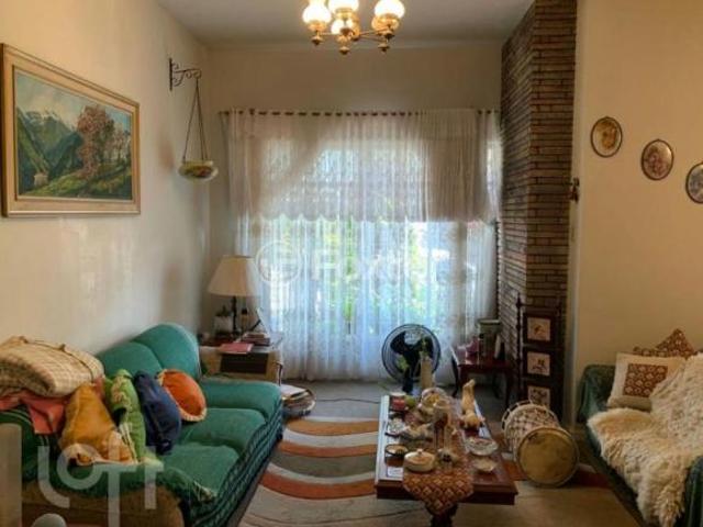 Casa, 3 dormitórios, 260 m², em Centro