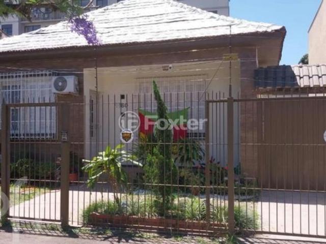 Casa, 3 dormitórios, 260 m², em Menino Deus