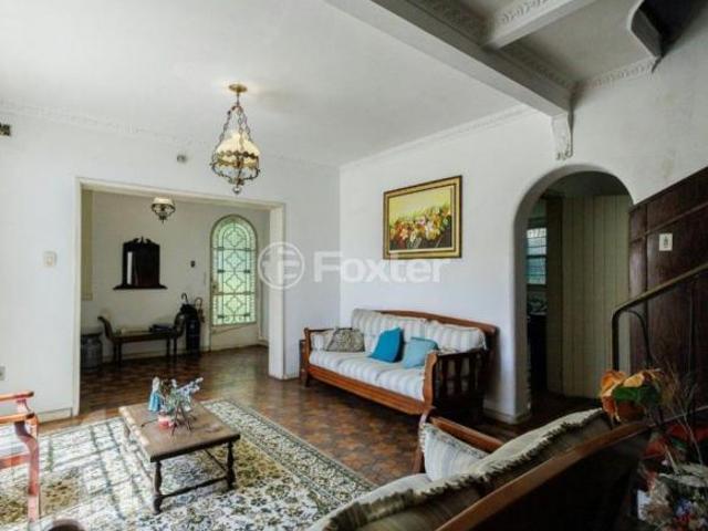 Casa, 3 dormitórios, 260 m², em Petrópolis