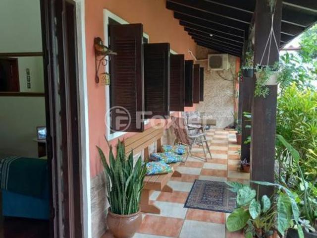 Casa, 3 dormitórios, 260 m², em Zona Nova
