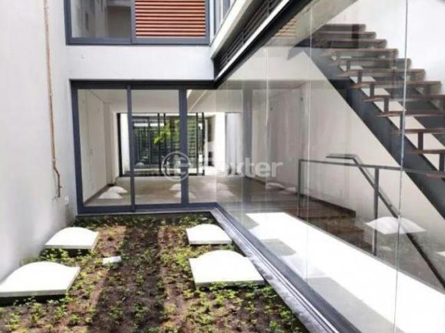 Casa, 3 dormitórios, 278 m², em Vila Madalena