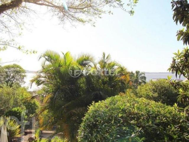 Casa, 3 dormitórios, 271 m², em Azenha