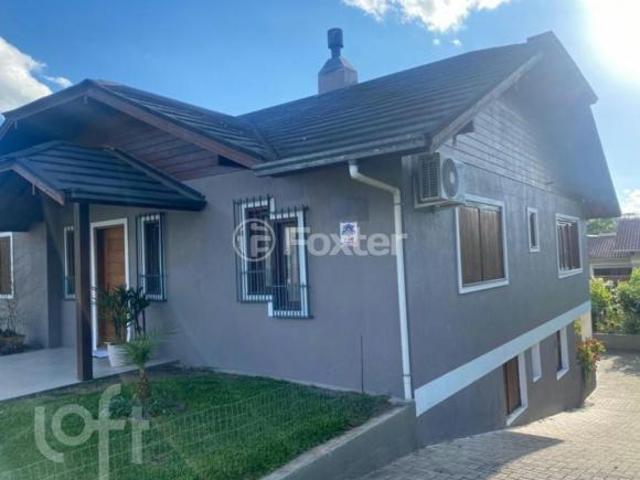 Casa, 3 dormitórios, 288.3 m², em Centro
