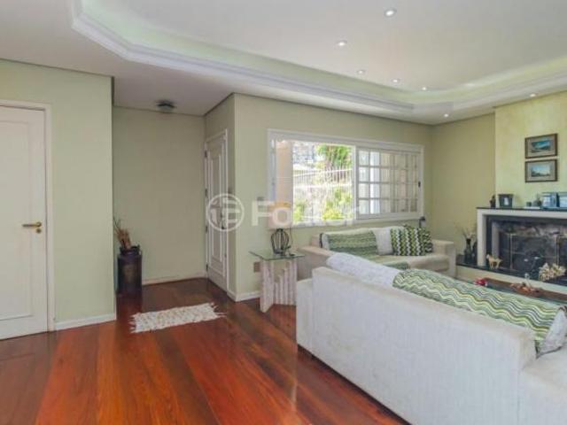 Casa, 3 dormitórios, 289 m², em Cristo Redentor