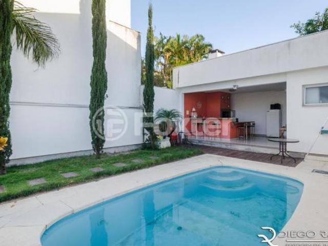 Casa, 3 dormitórios, 298 m², em Teresópolis