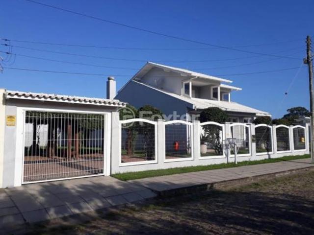 Casa, 3 dormitórios, 290 m², em Capão Novo Distrito