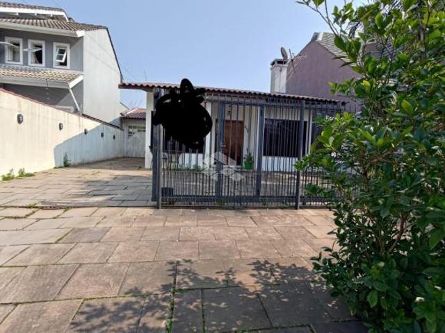 Casa 3 dormitórios, 2 banheiros, 4 vagas, quintal grande, aceita pet, lareira, c