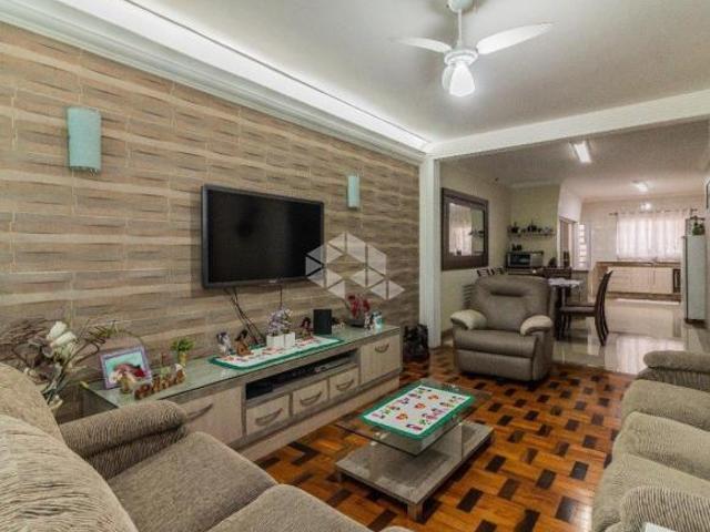 Casa 3 dormitórios, 2 banheiros e 3 vagas na Vila Pauliceia