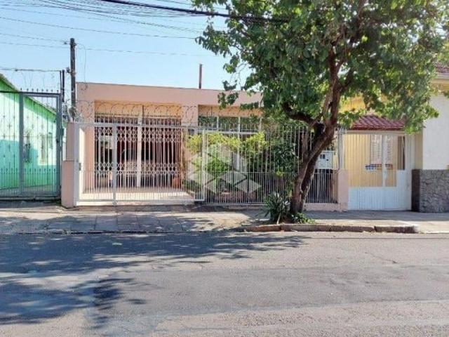 Casa 3 Dormitórios, 2 Garagens, Bairro Medianeira