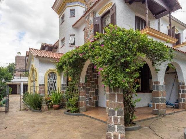 CASA 3 DORMITÓRIOS, 2 SUITES, 4 VAGAS, 750 M2