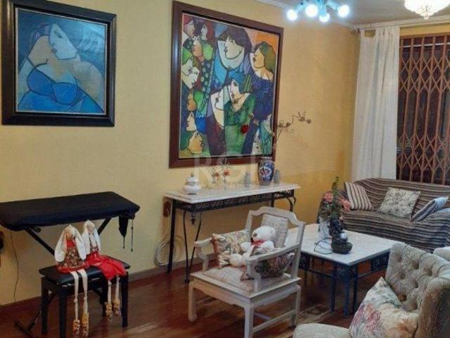 Casa 3 dormitórios, 2 suítes, 4 vagas, 257,52 m² de área privativa, no Bairro Ip