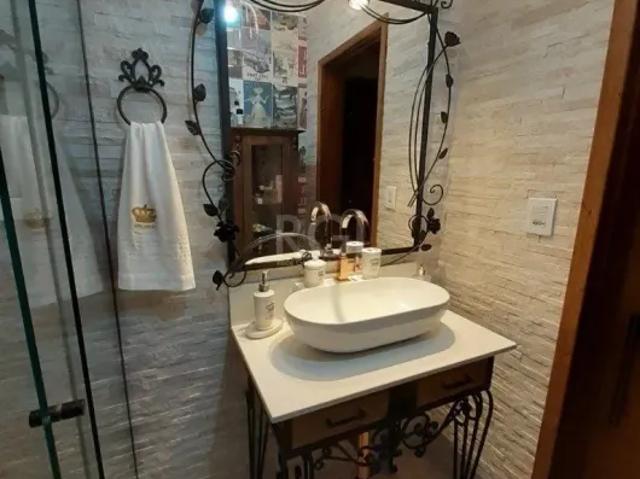 Casa 3 dormitórios, 2 suítes, 4 vagas, 257,52 m² de área privativa, no Bairro Ip