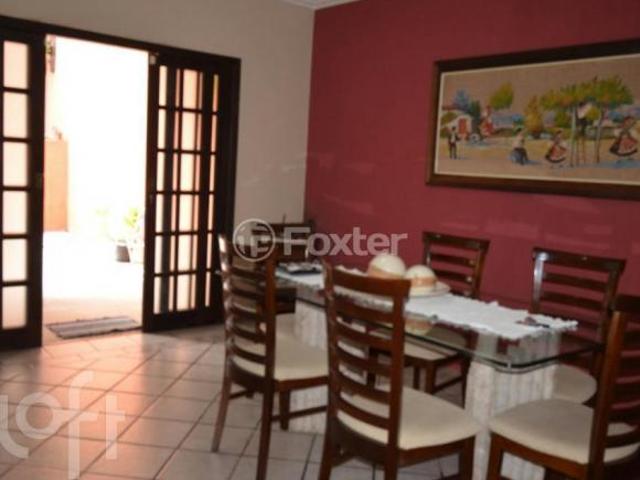 Casa, 3 dormitórios, 300 m², em Vila Nova