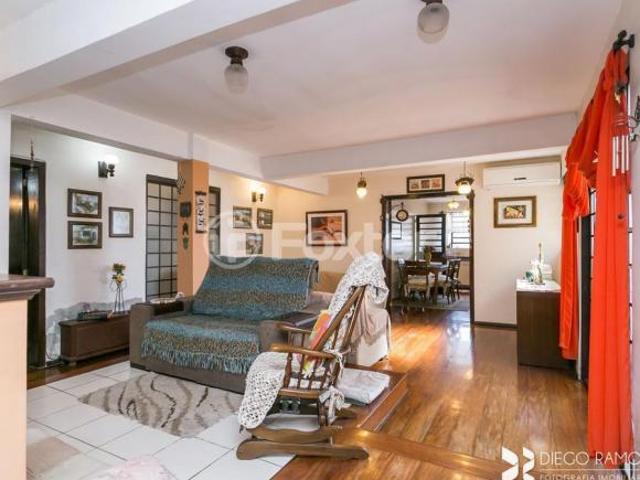 Casa, 3 dormitórios, 301 m², em Tristeza