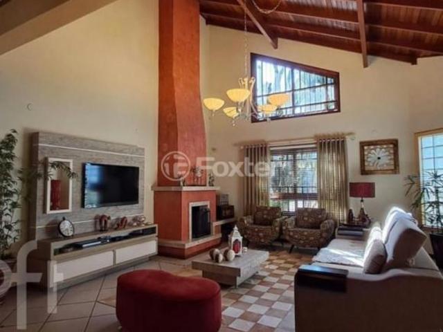 Casa, 3 dormitórios, 316.8 m², em Vila Nova