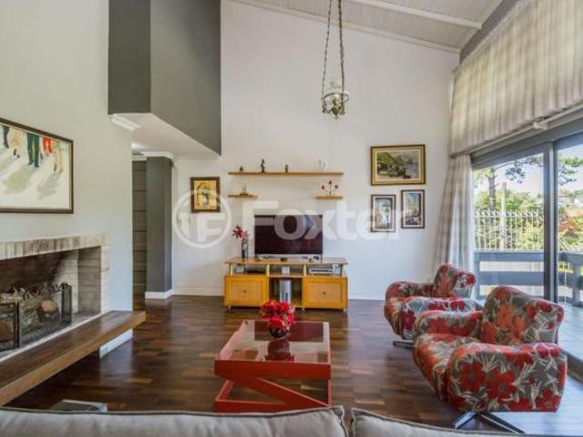 Casa, 3 dormitórios, 313 m², em Três Figueiras