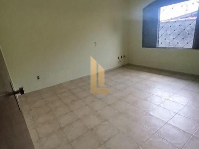 Casa 3 Dormitórios 325 m² Vila Tesouro