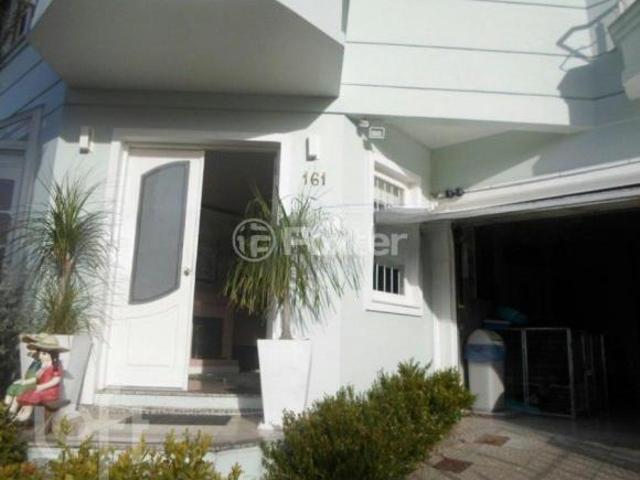 Casa, 3 dormitórios, 329.64 m², em Morro Santana