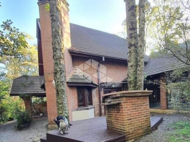 Casa 3 dormitórios, 337m² privativos, no Jardim dos Pinheiros II, em Canela