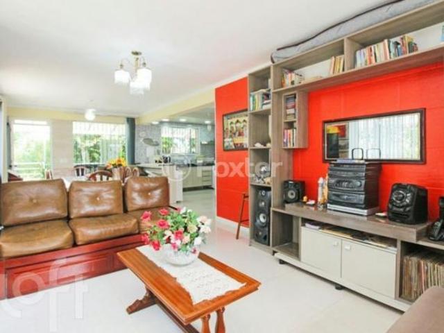 Casa, 3 dormitórios, 332 m², em Cascata