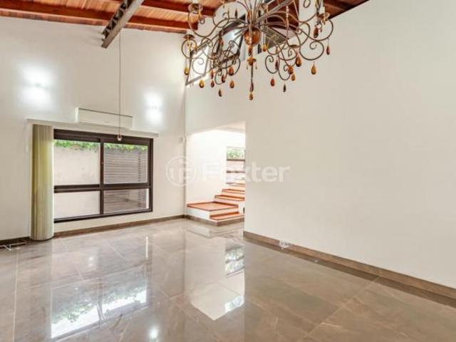 Casa, 3 dormitórios, 354.44 m², em Cristal