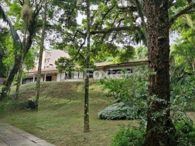 Casa, 3 dormitórios, 369 m², em Pedra Redonda