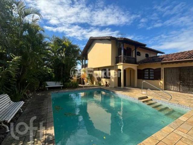 Casa, 3 dormitórios, 361.42 m², em São José