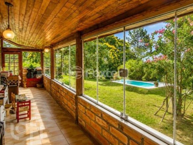 Casa, 3 dormitórios, 380 m², em Vila Suica