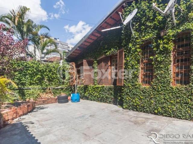 Casa, 3 dormitórios, 381 m², em Tristeza